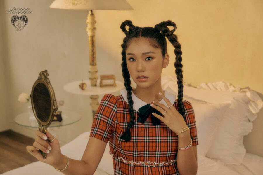 Mimi – With Eyes East